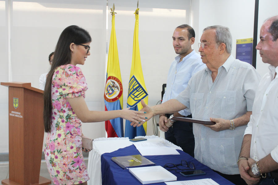 MARIANA BUILES, PRIMERA BENEFICIARIA DE LA BECA ‘BEATRIZ ELENA GRACIA ...