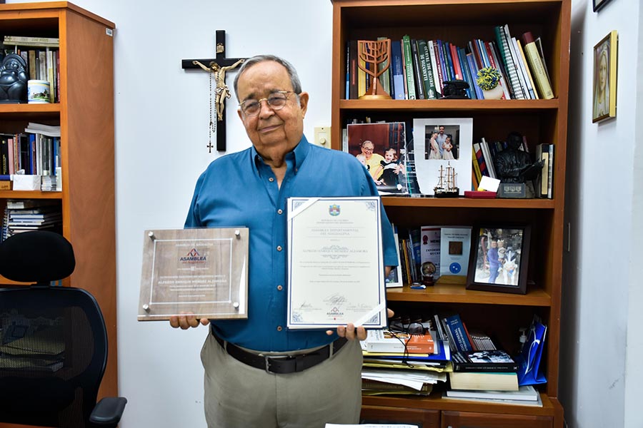 RECTOR DE LA SERGIO RECIBIÓ RECONOCIMIENTO POR SU DESTACADA LABOR CON ...
